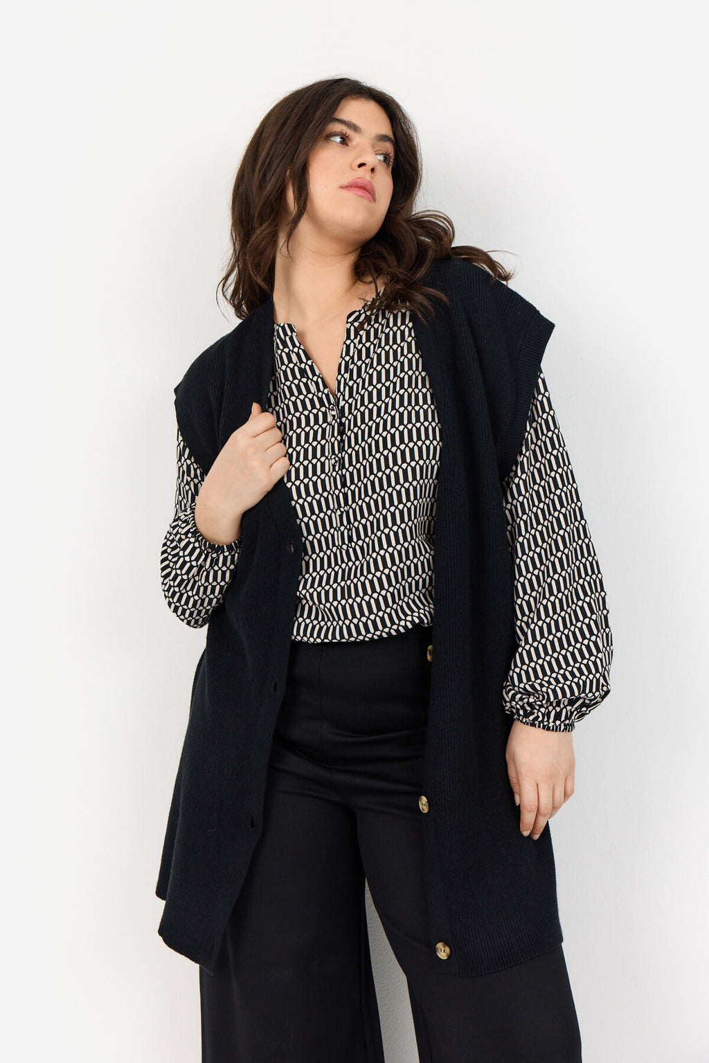 WA-NANINE 1 Vest i Sort fra Wasabi Concept | Wasabiconcept.dk